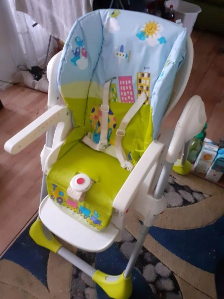 Babe food table.high chair babe play mates. carry cat. britax.