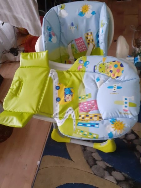 Babe food table.high chair babe play mates. carry cat. britax.
