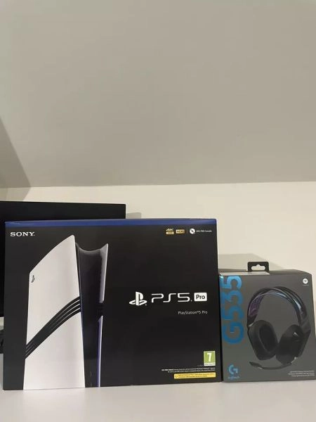 PS5 PRO WITH HEADSET