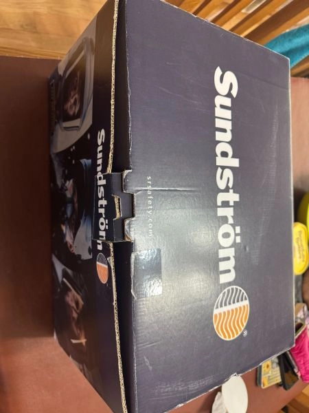 Sundstrom SR500 Battery-Powered Fan Unit with SR570 Face Shield